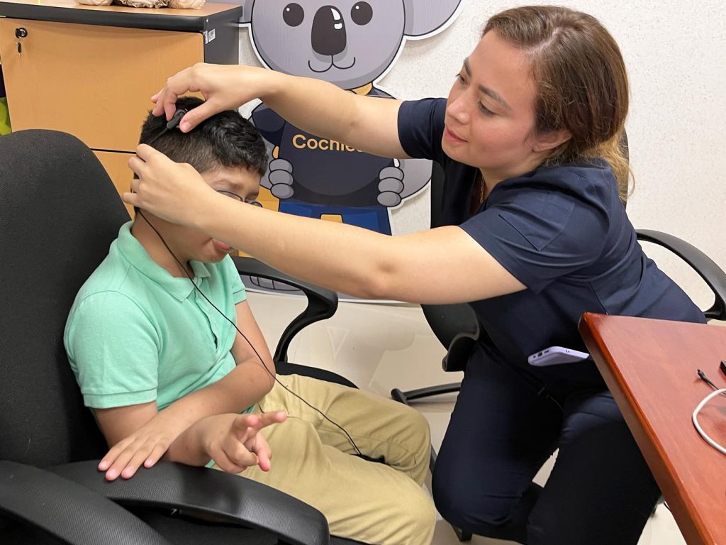 Programa de implante coclear continúa con su calibración – HPS